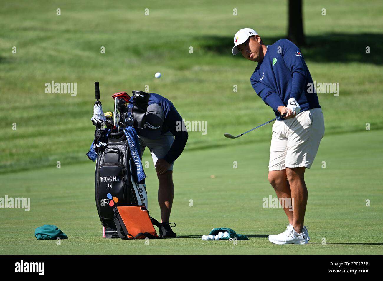 Dublin, Ohio, USA. 26th May, 2025. Byeong Hun An (KOR) chips on the ...