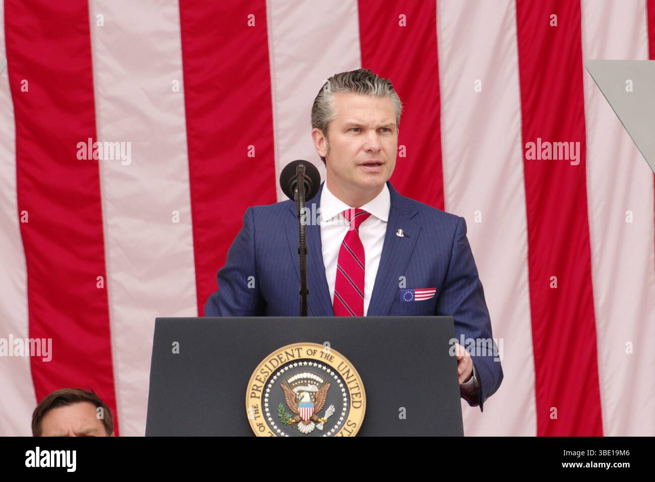 Arlington, VA, USA. 26 May 2025. U.S. Defense Secretary Pete Hegseth delivers his Memorial Day ...