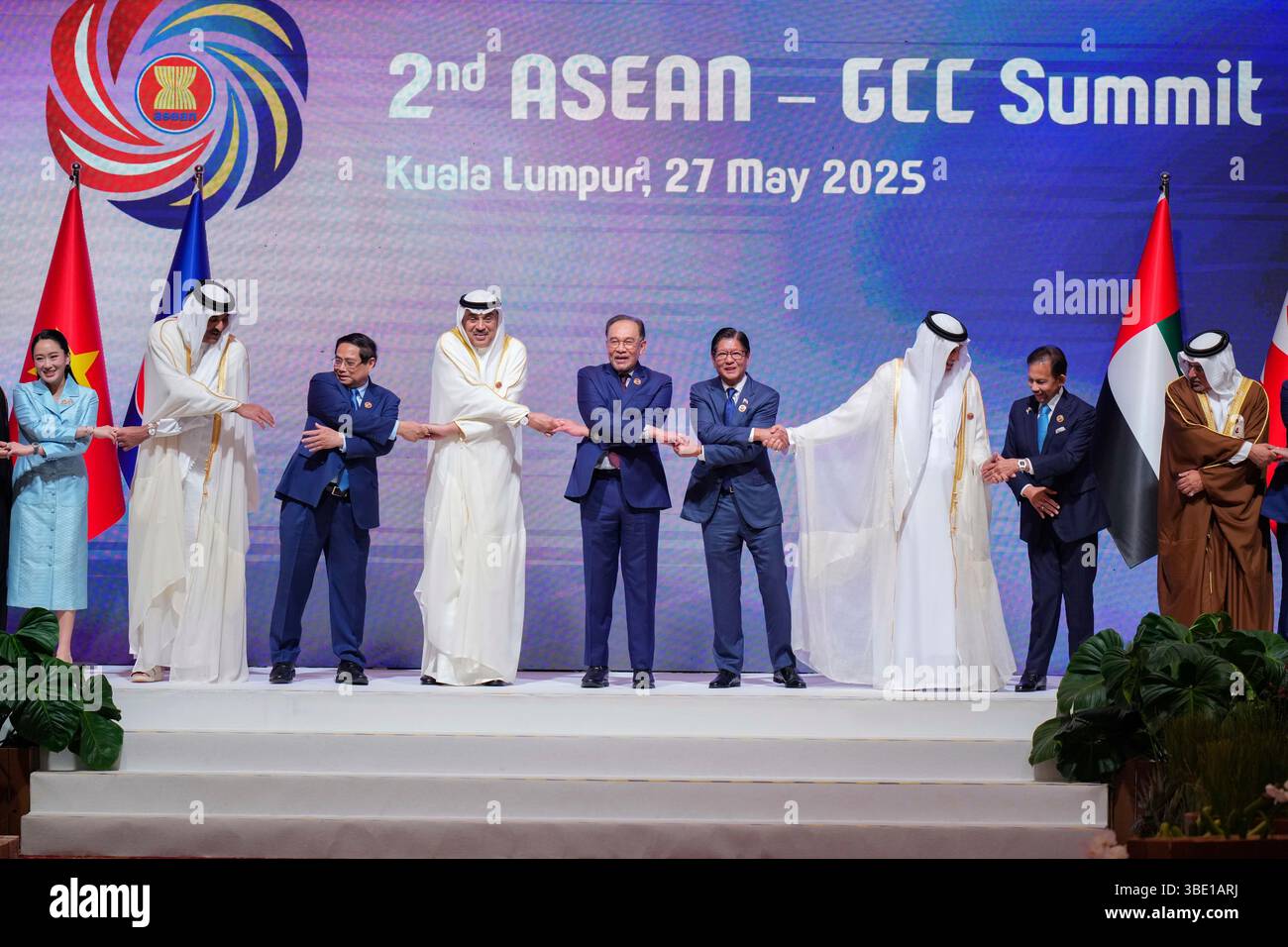 Thailand's Prime Minister Paetongtarn Shinawatra, Emir of Qatar Sheikh ...
