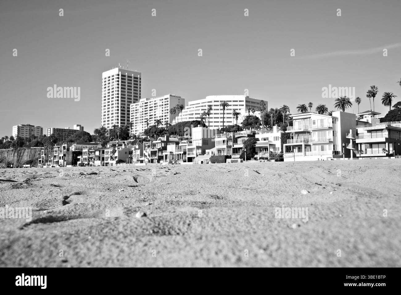 Pacific ocean from beach Black and White Stock Photos & Images - Alamy