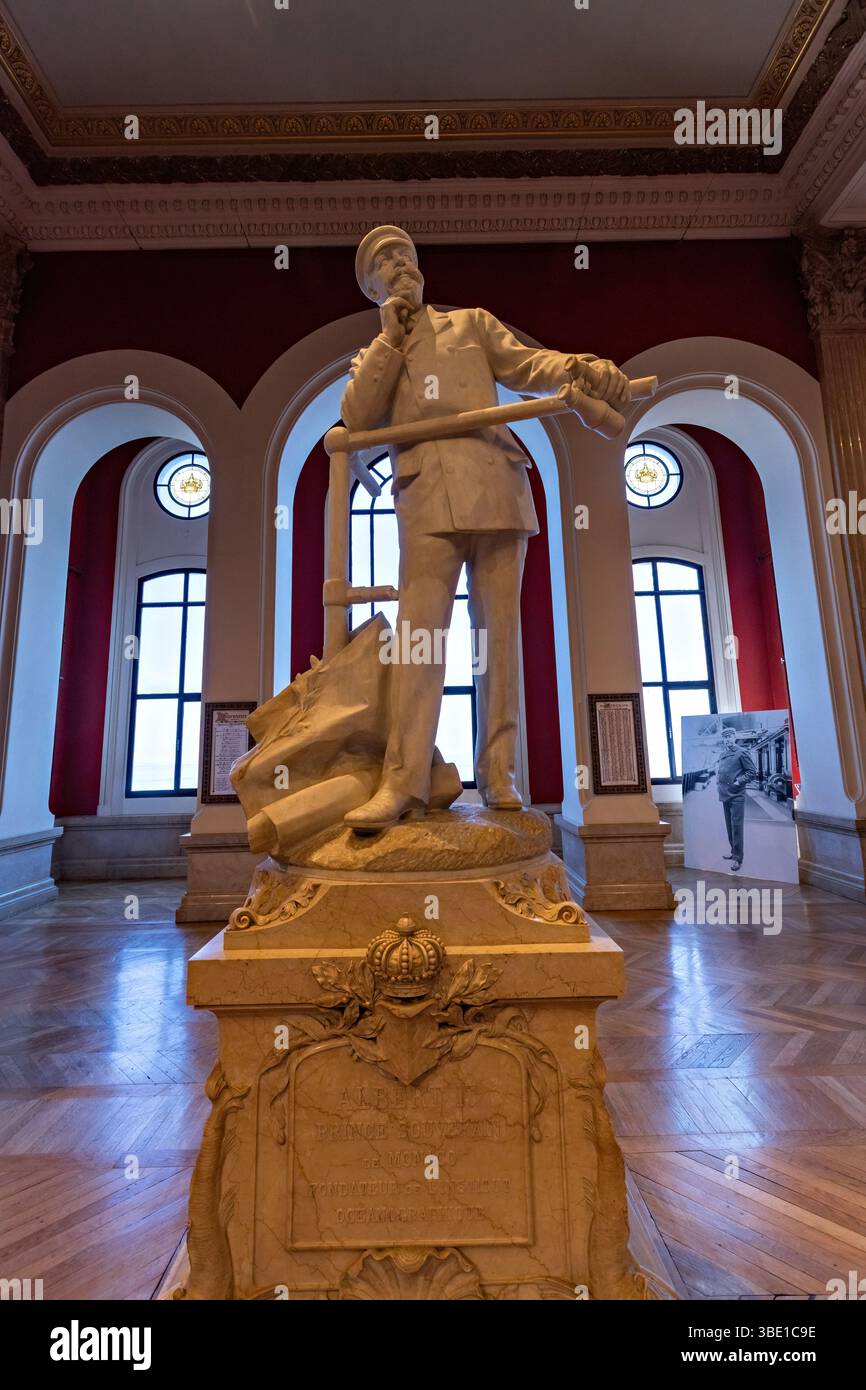 Royal albert hall statue interior hi-res stock photography and images ...