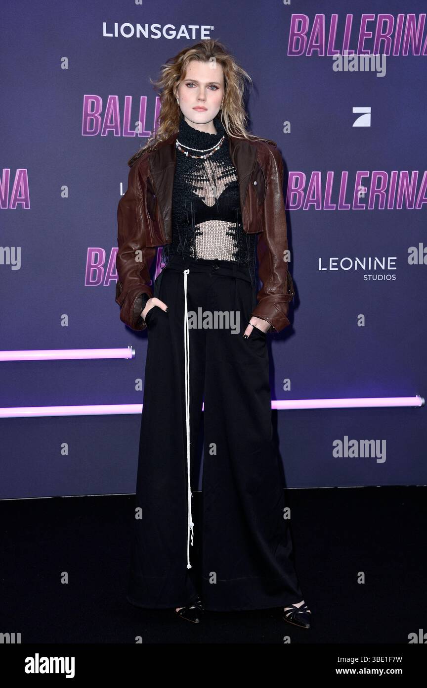 Lucy Hellenbrecht bei der Premiere des Kinoflims 'From the World of ...