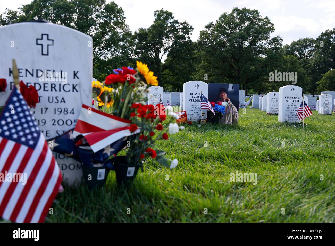 Arlington National Cemetery, Virginia, USA. 26 May, 2025. A general ...