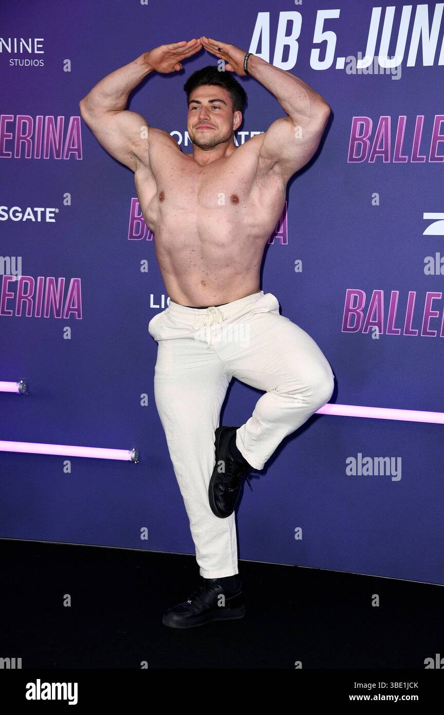 Johny Münster bei der Premiere des Kinoflims From the World of John ...