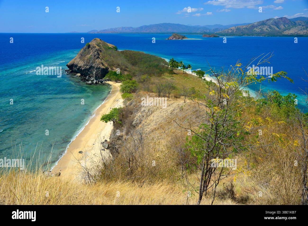 Pulau tiga at The Seventeen island Sea Garden in Riung (Pulau Tujuh ...