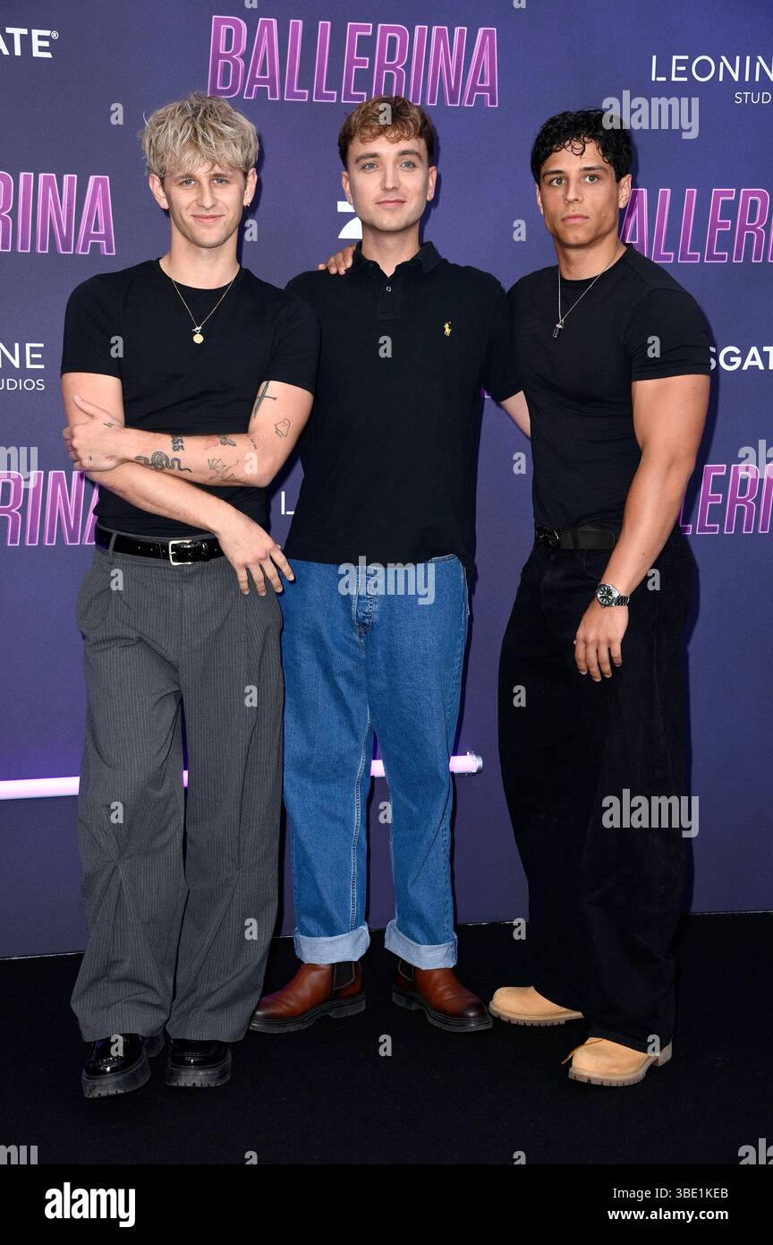 Jonas Wuttke, Theo Carow und Aron Luix bei der Premiere des Kinoflims ...