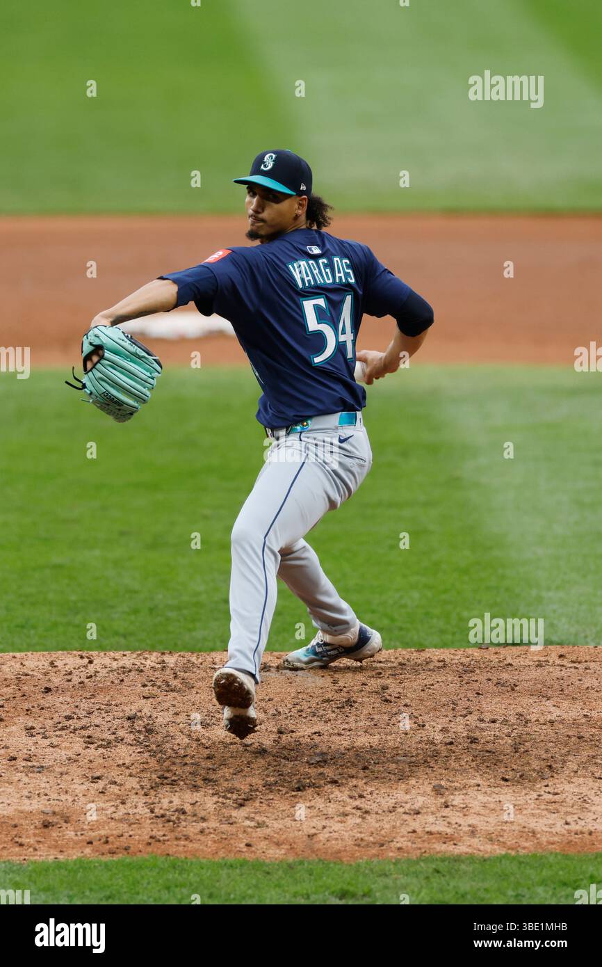 CHICAGO, IL - MAY 21: Seattle Mariners pitcher Carlos Vargas #54 ...