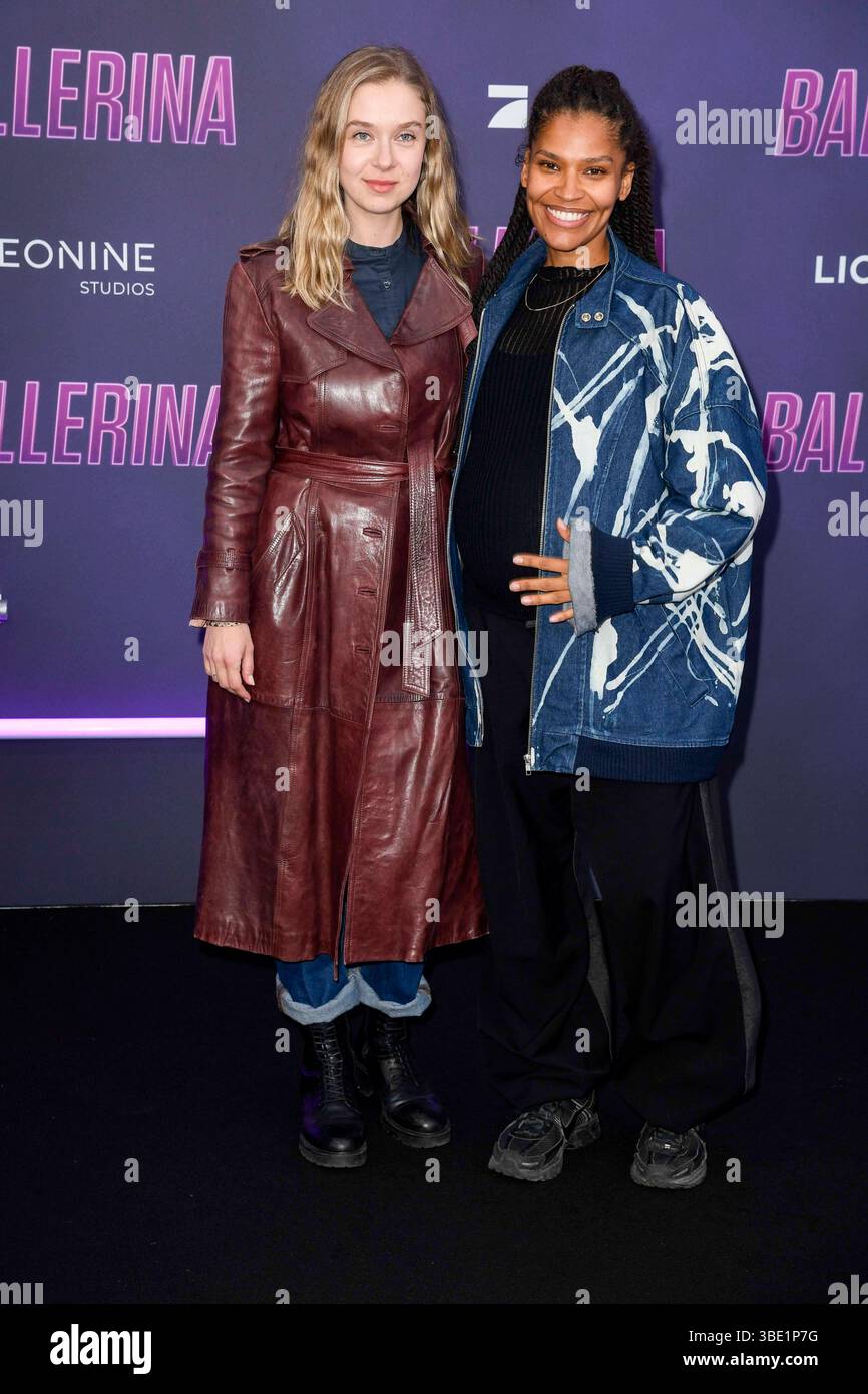 Anna Herrmann und Cynthia Micas zu Gast auf dem schwarzen Teppich bei der Deutschland Premiere ...