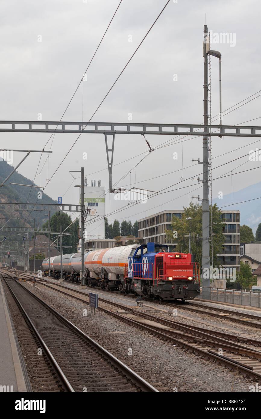 MAK diesel shunter 843076 shunting a freight train of pressure tanks at ...