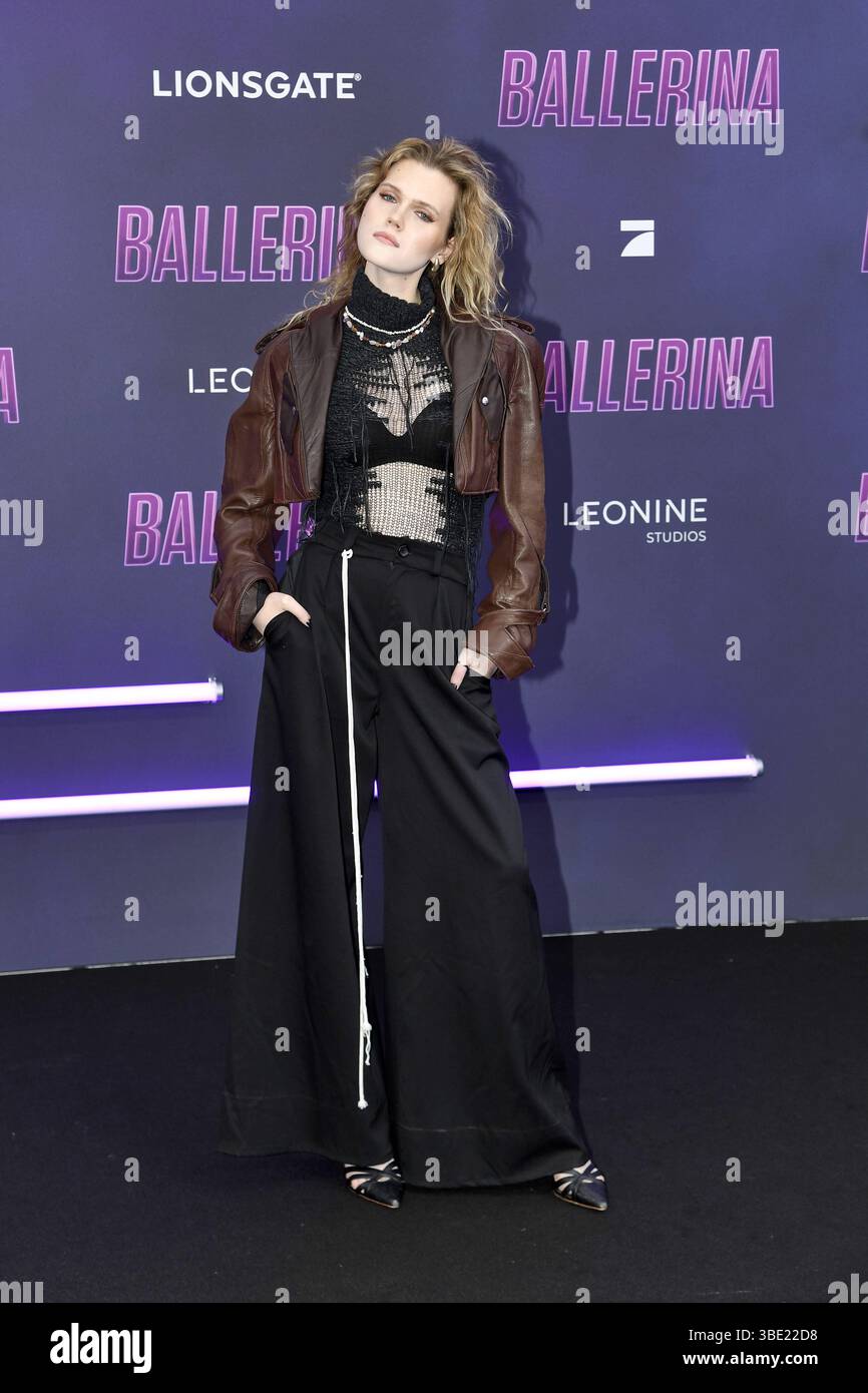 Lucy Hellenbrech bei der From the World of John Wick: Ballerina ...