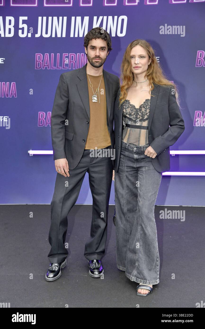 Max Befort und Emily Beecham bei der From the World of John Wick ...