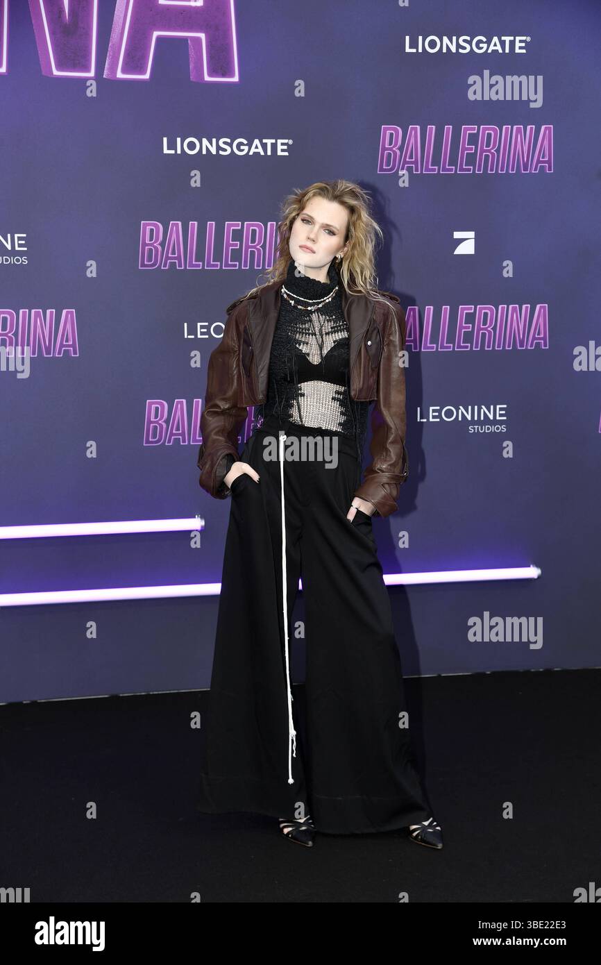Lucy Hellenbrech bei der From the World of John Wick: Ballerina ...