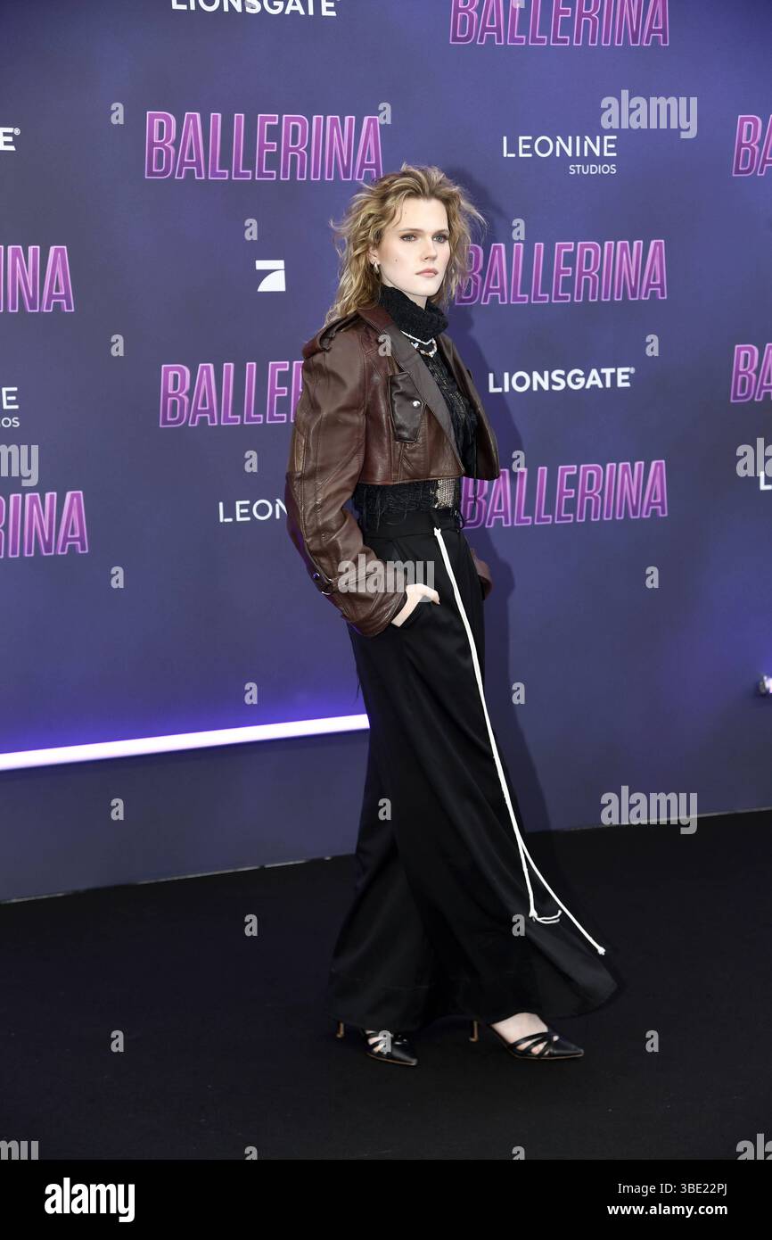 Lucy Hellenbrech bei der From the World of John Wick: Ballerina ...