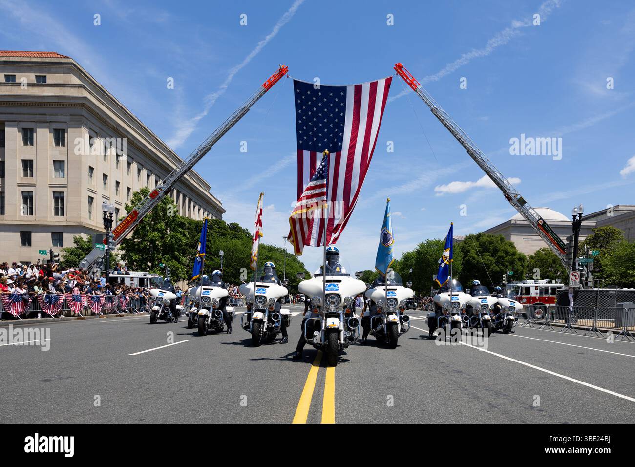 The U.S. Army Band "Pershing's Own" Ceremonial Band and other units ...