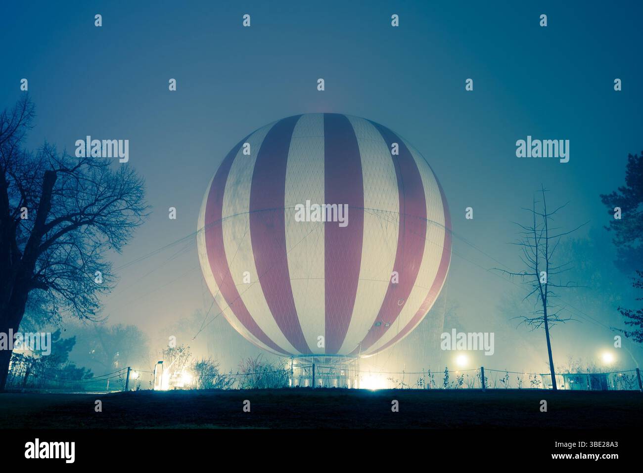 Hot air balloon on the ground in heavy fog Stock Photo - Alamy