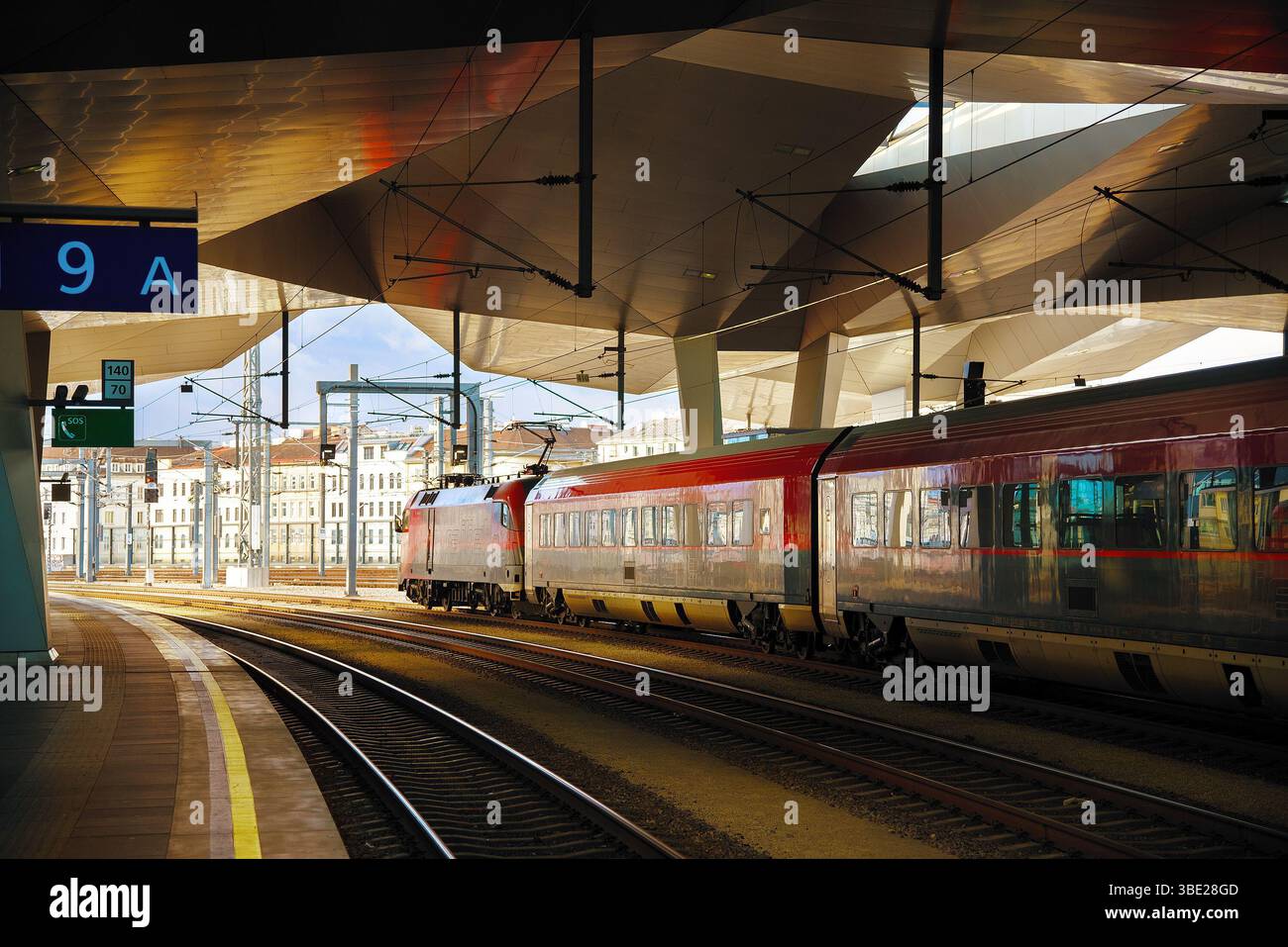 Train at Hauptbahnhof Vienna station Stock Photo - Alamy