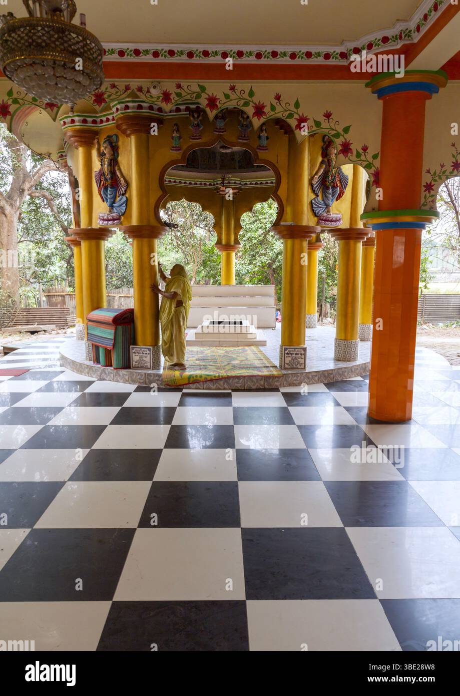 Krishna worshippers in Sri Jagannatha Temple, Chittagong Division ...