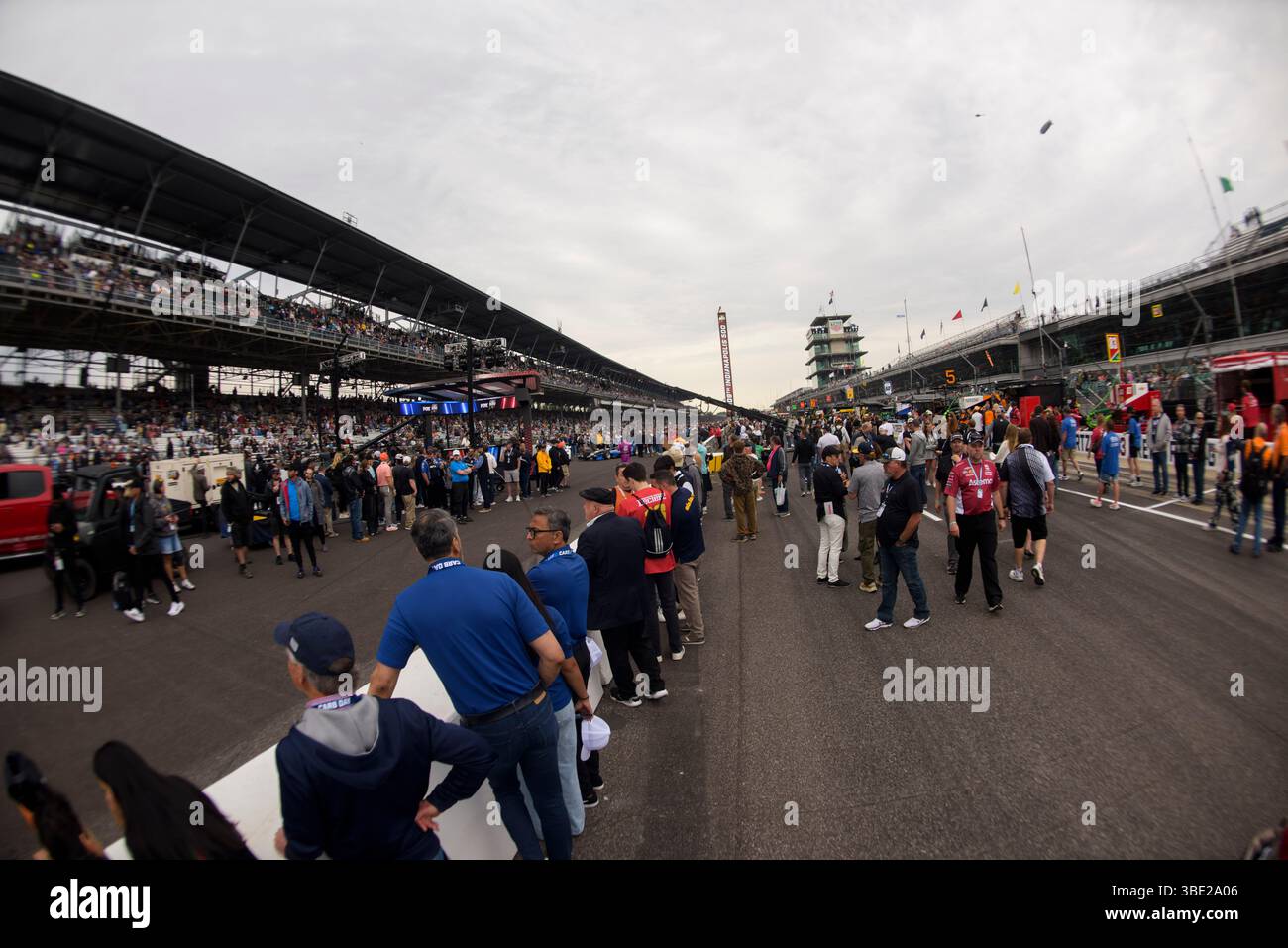 Fans line up before the NTT IndyCar Series 109th Running of the ...