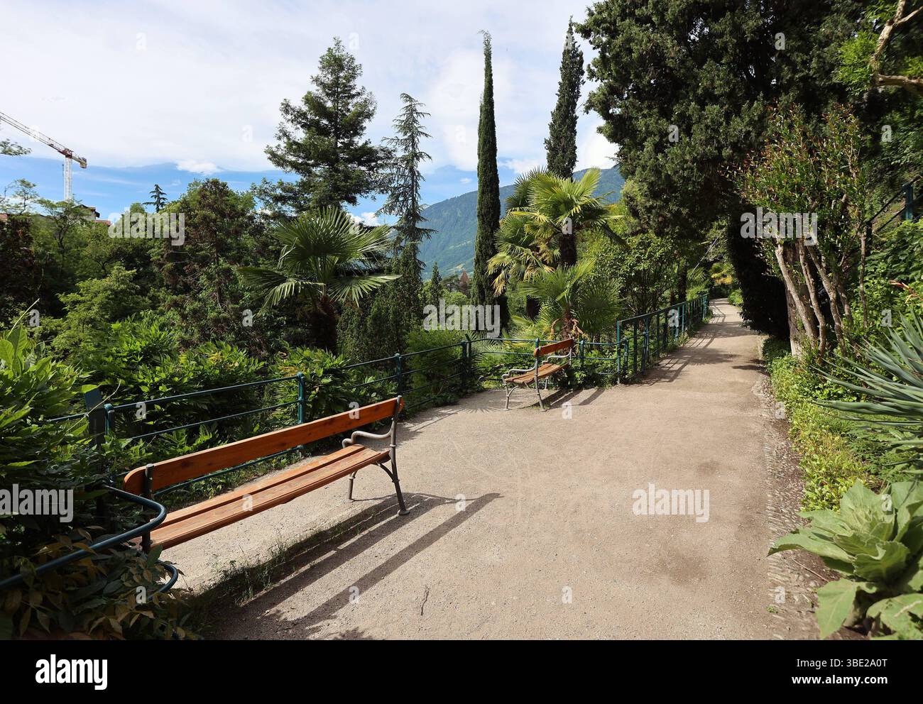 Hier der Blick auf die Kurstadt Meran, Merano, Meraner Land ...
