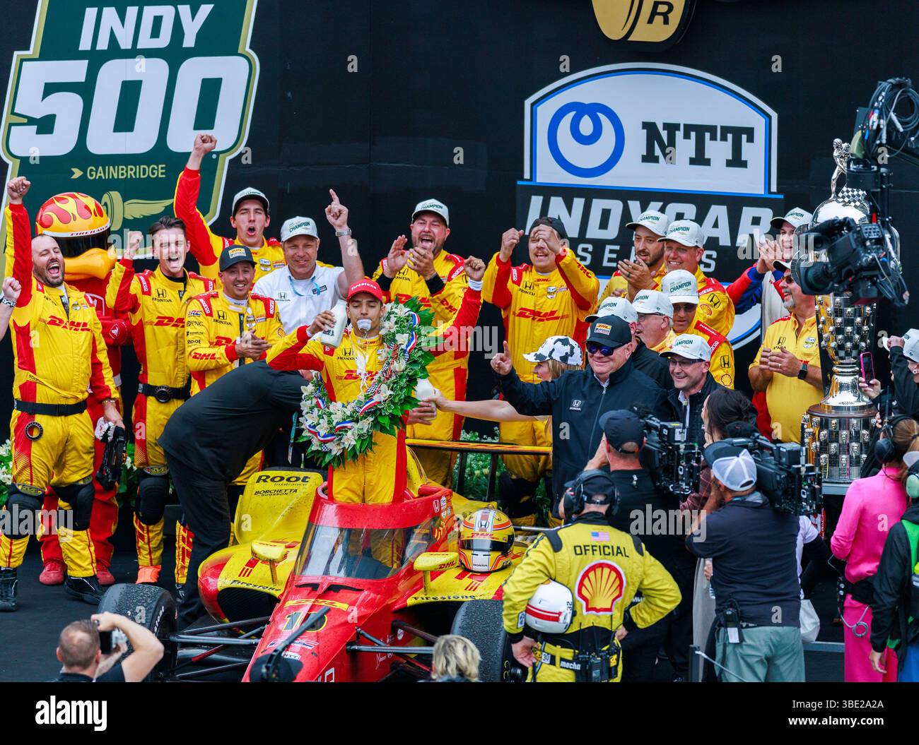 Álex Palou (#10 Chip Ganassi Racing) celebrates winning the NTT IndyCar ...