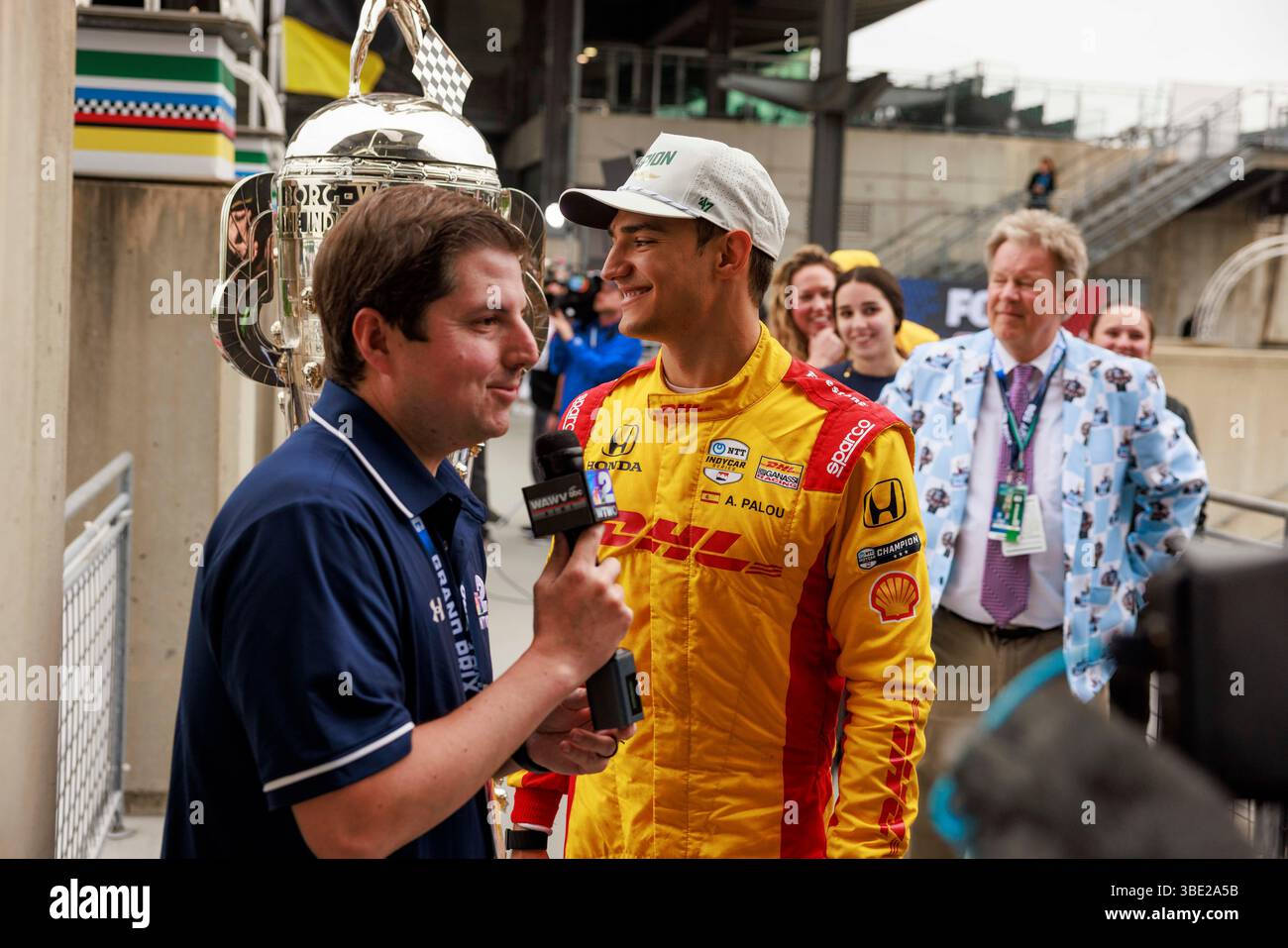 Álex Palou (#10, Chip Ganassi Racing) greets fans during the NTT ...