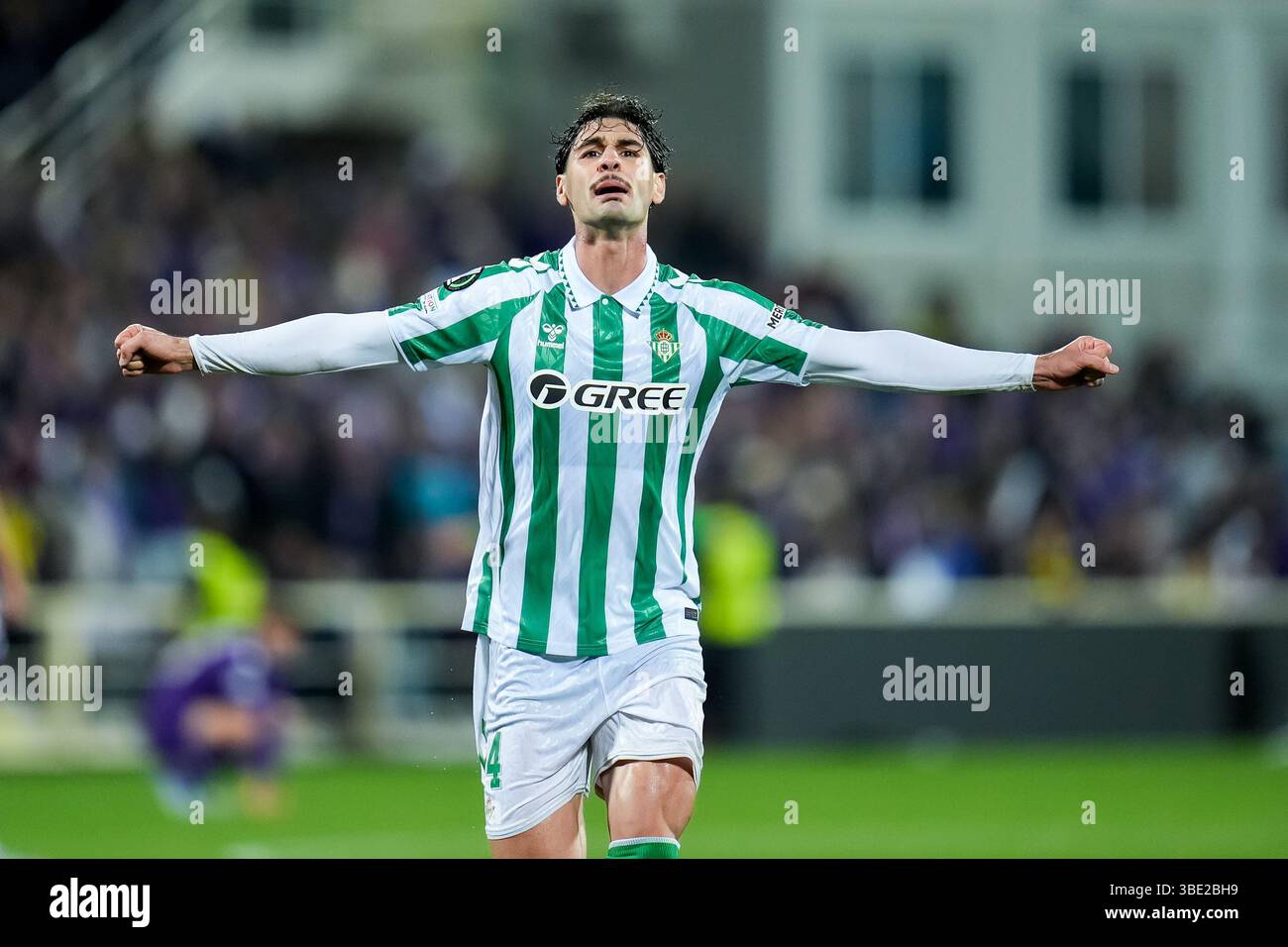 Florence, Italy. 08th May, 2025. Johnny Cardoso of Real Betis Balompie ...