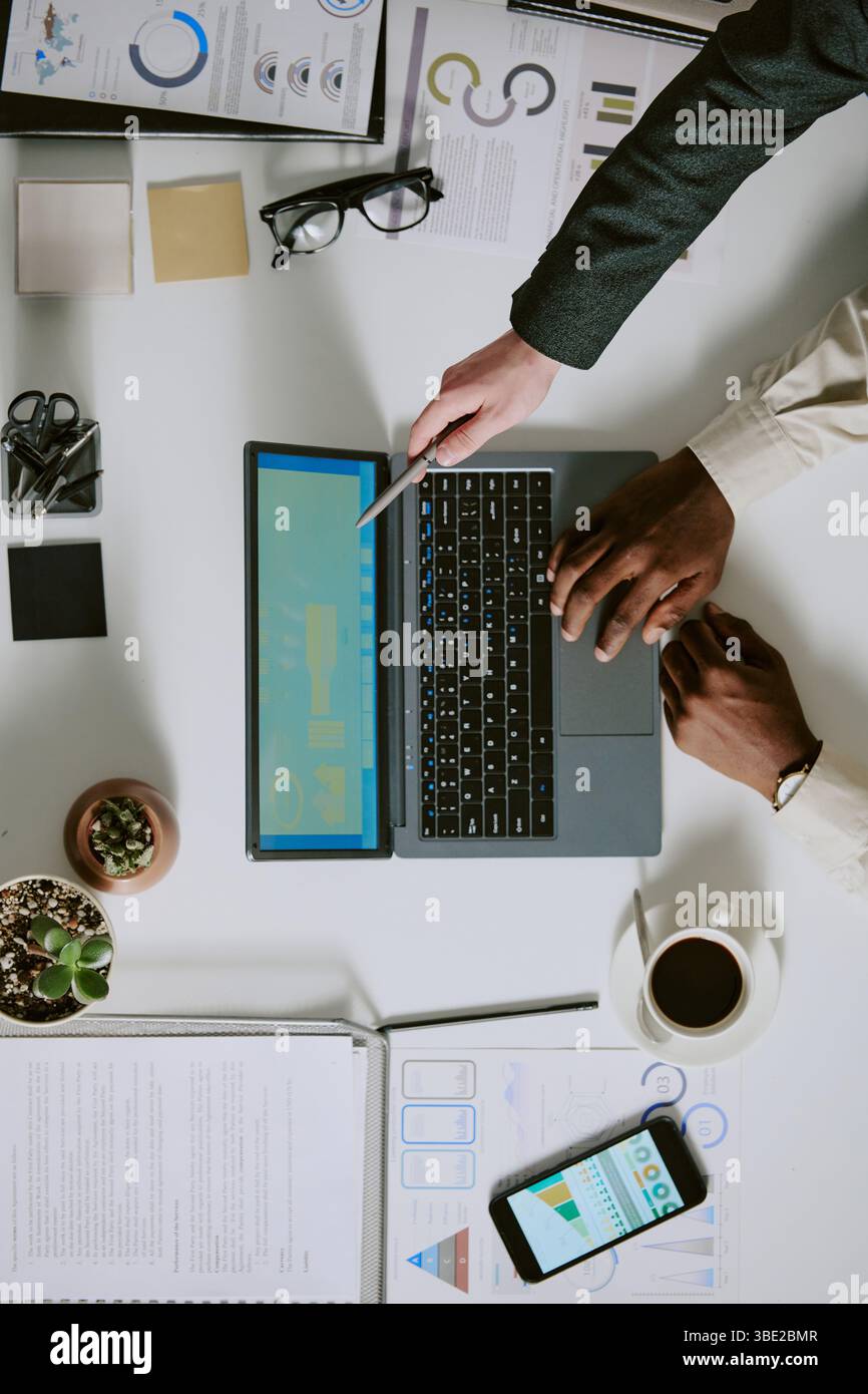 Chart captures hi-res stock photography and images - Alamy