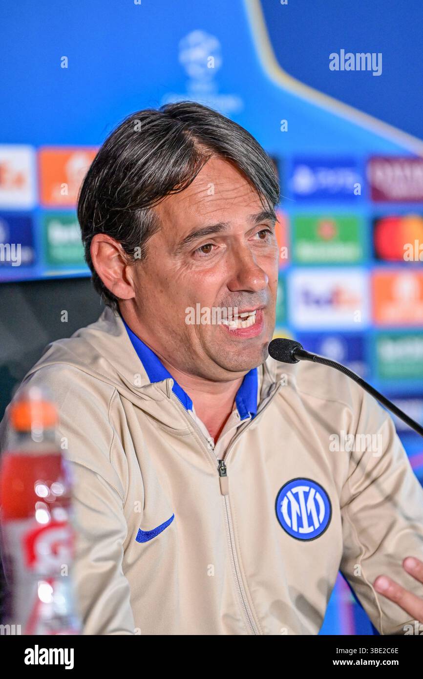Milano, Italy. 26th May, 2025. Haed coach Simone Inzaghi of Inter seen ...