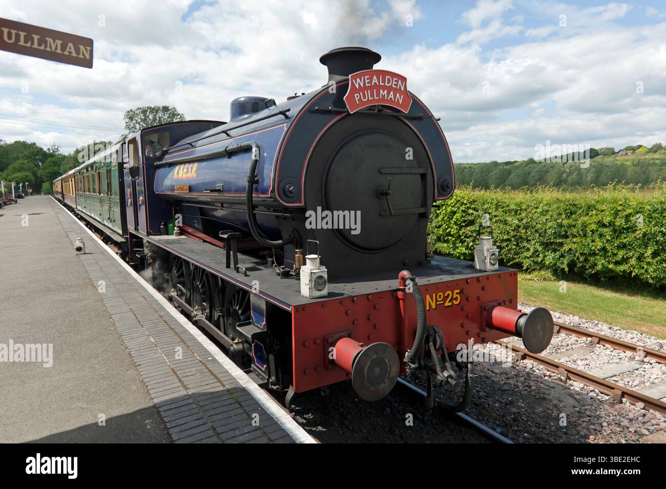 Hunslet Works Locomotive, No 3797, Northiam, pulling the Wealden ...