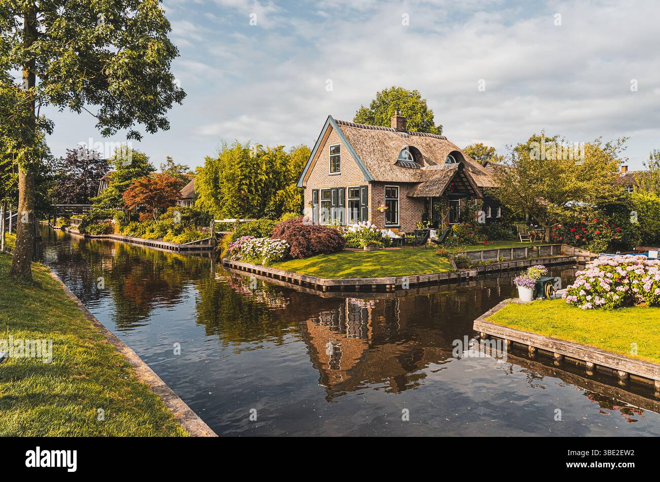 Charming house by the canal in Giethoorn village, Netherlands Stock ...