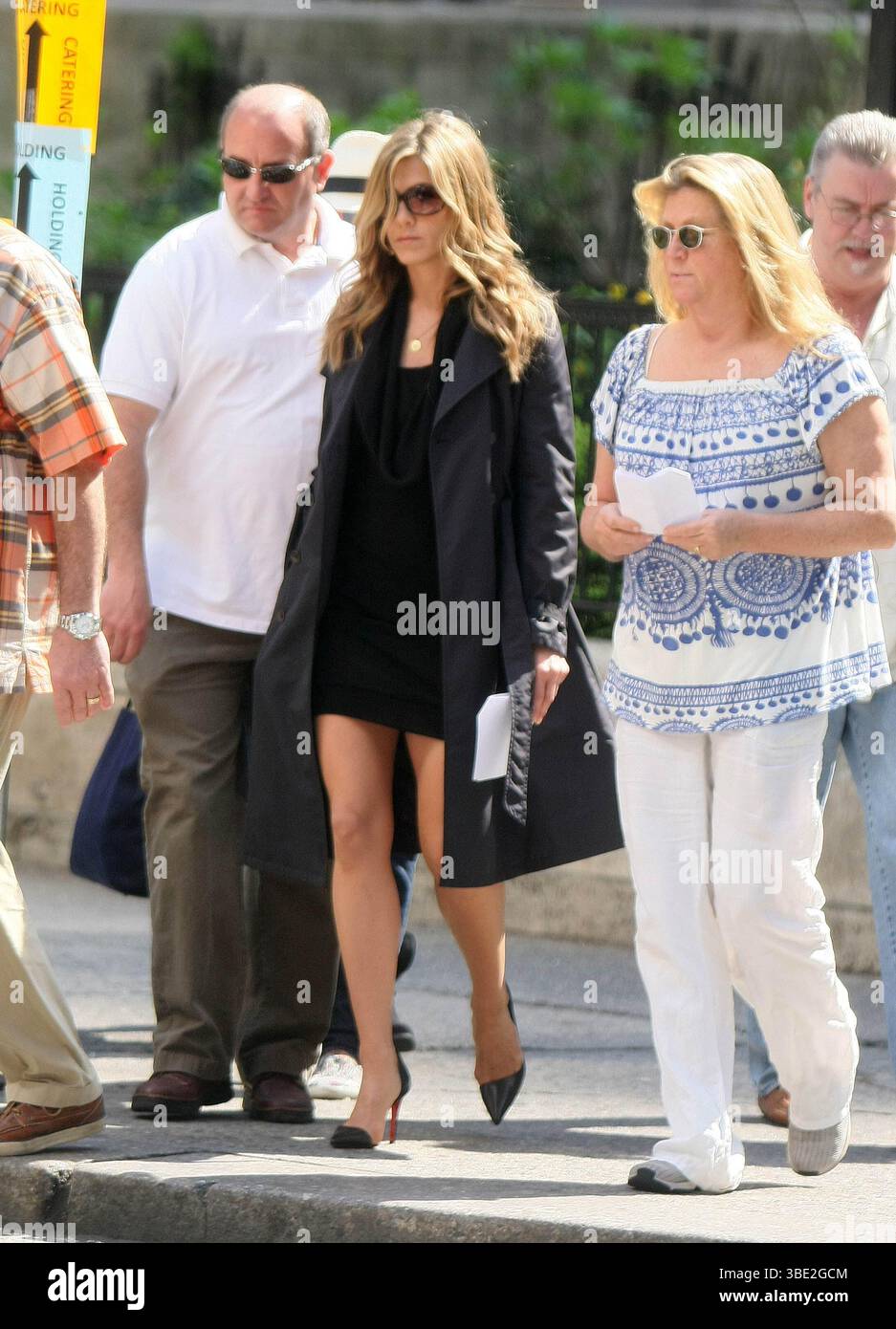 Jennifer Aniston on the set of "The Baster" in New York City - 27 April ...