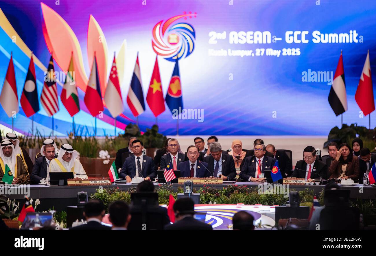Kuala Lumpur, Malaysia. 27th May, 2025. Malaysian Prime Minister Anwar Ibrahim (C) delivers a ...