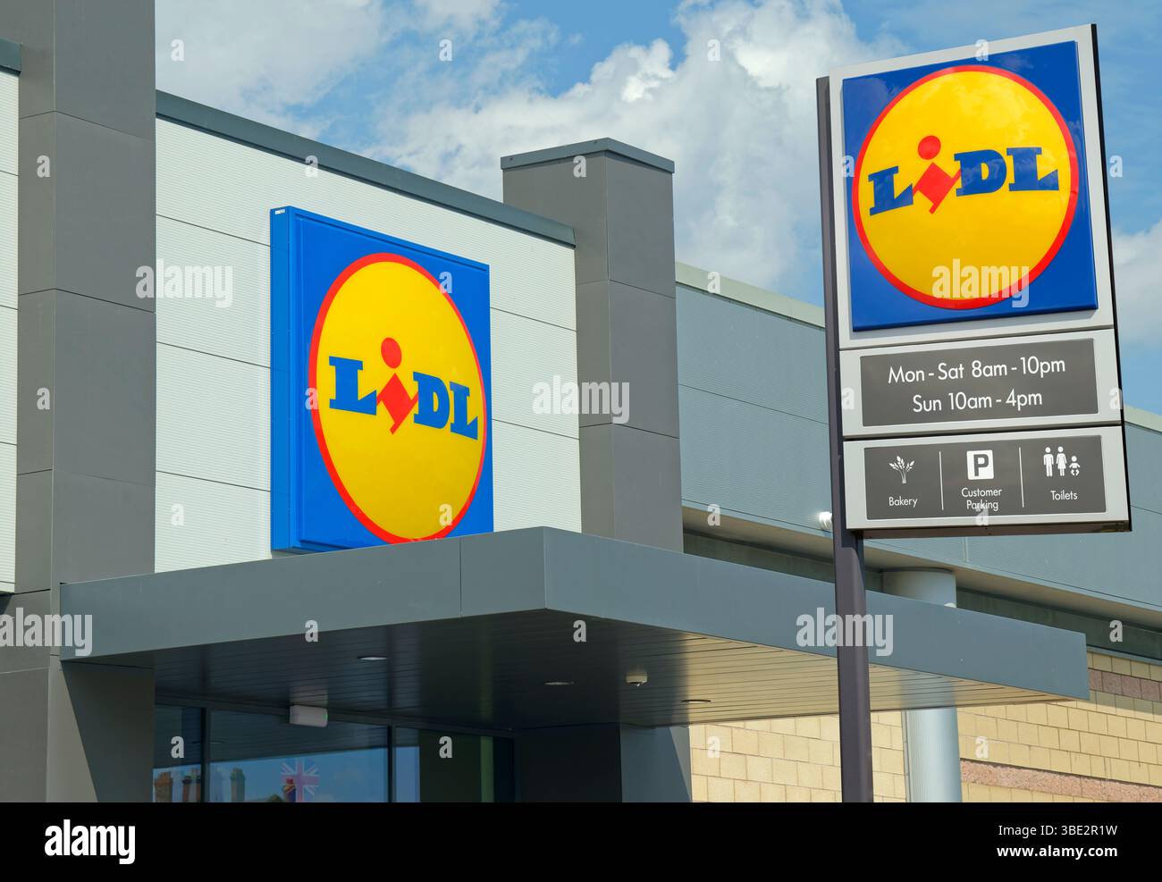 Lidl Supermarket in the UK Stock Photo - Alamy
