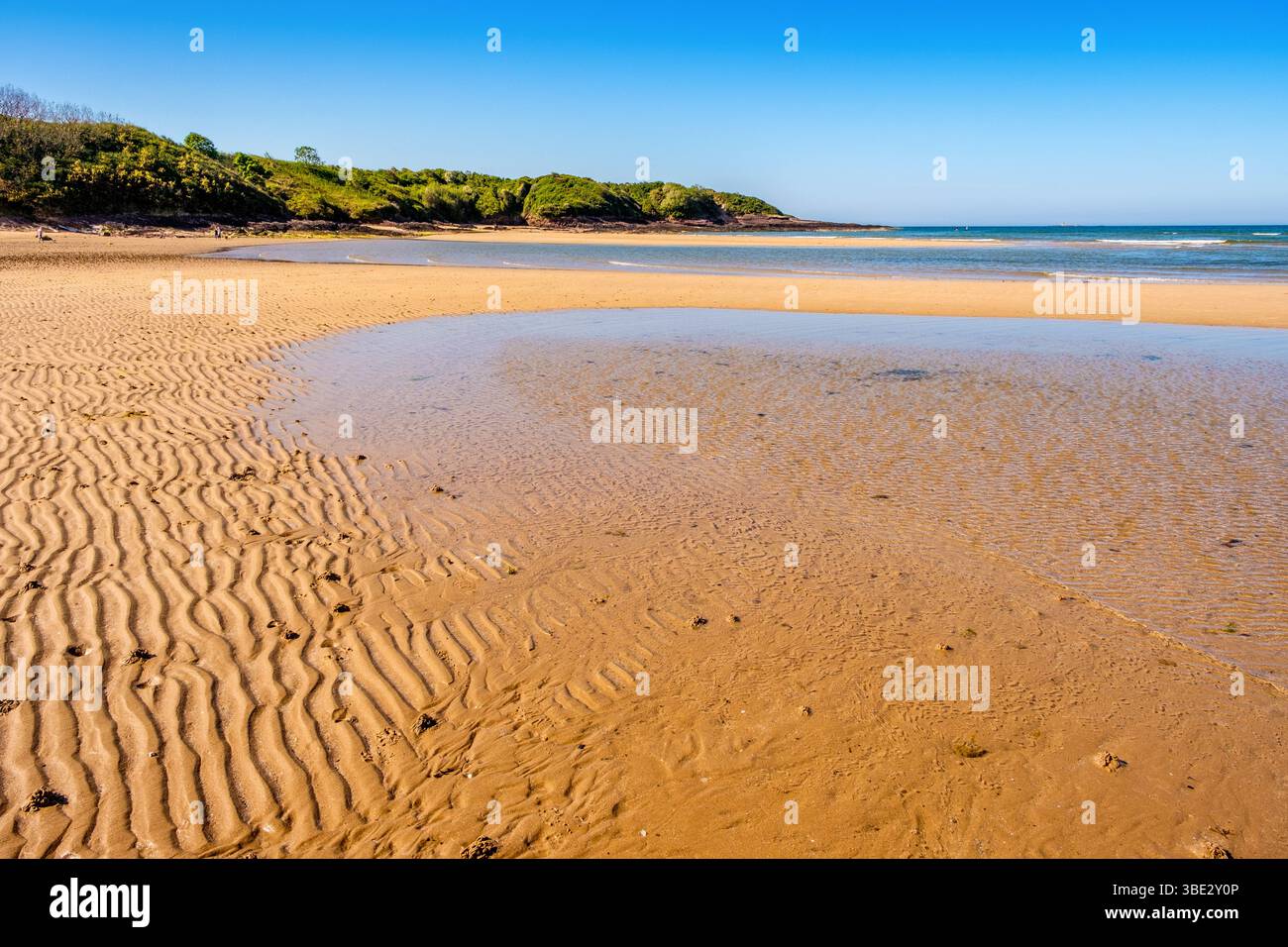 The beach at Traeth Lligwy on Anglesey / Ynys Mon, Wales, UK Stock ...