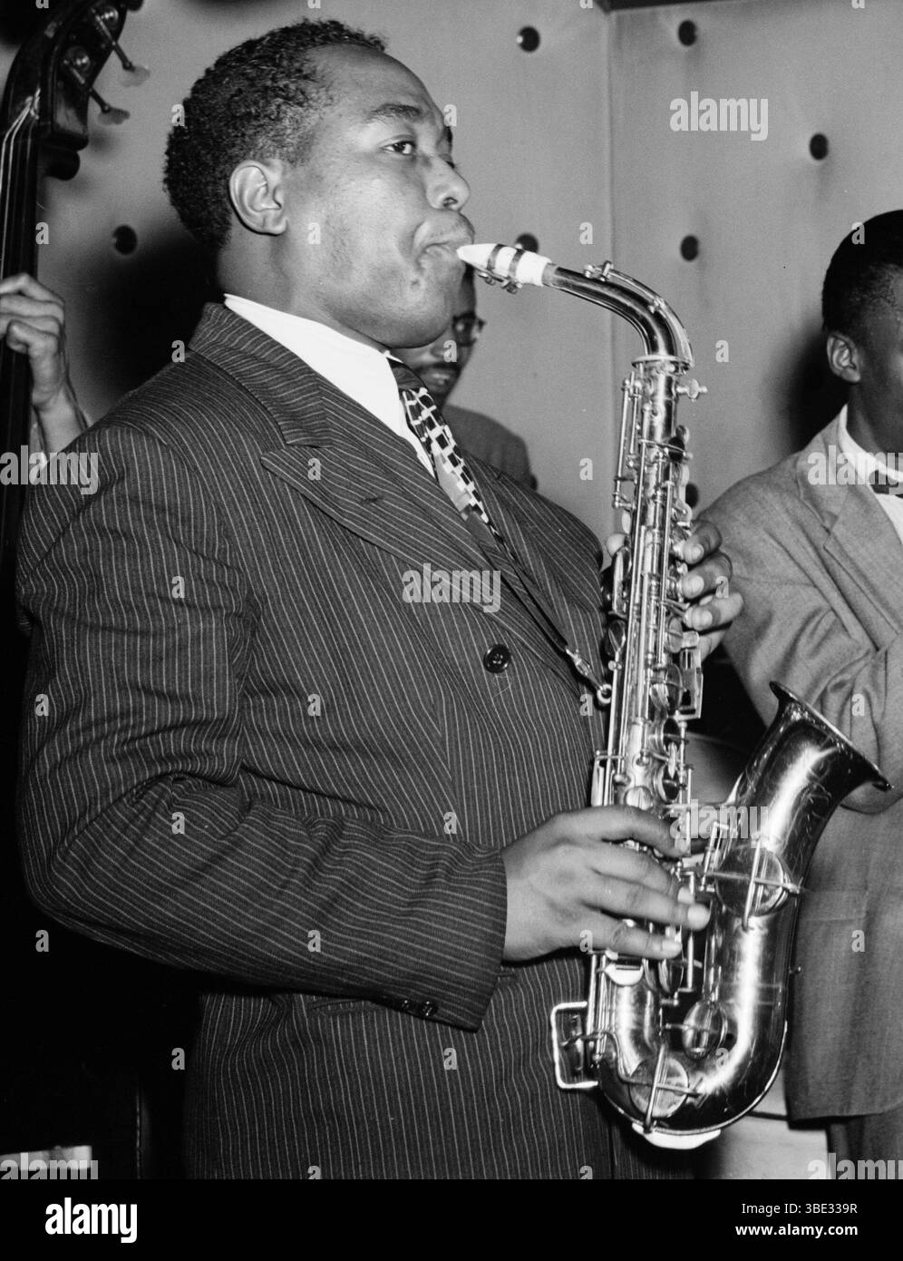 Charlie Parker playing saxophone, photo by Gottlieb, Aug 1947 Stock ...