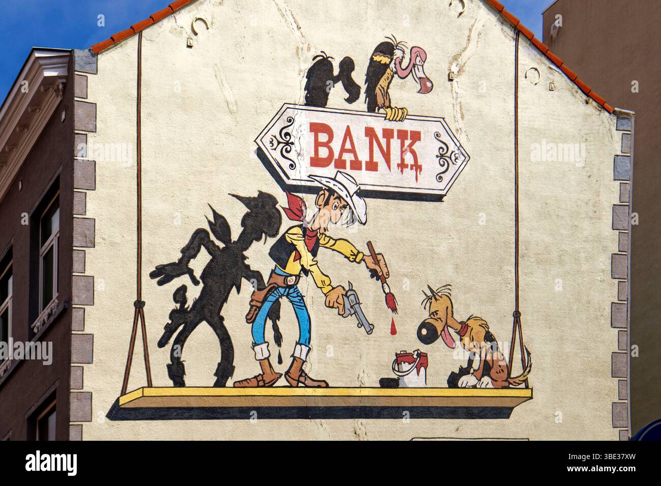 Belgium, Brussels, historic center, Rue de la Buanderie, wall painted ...