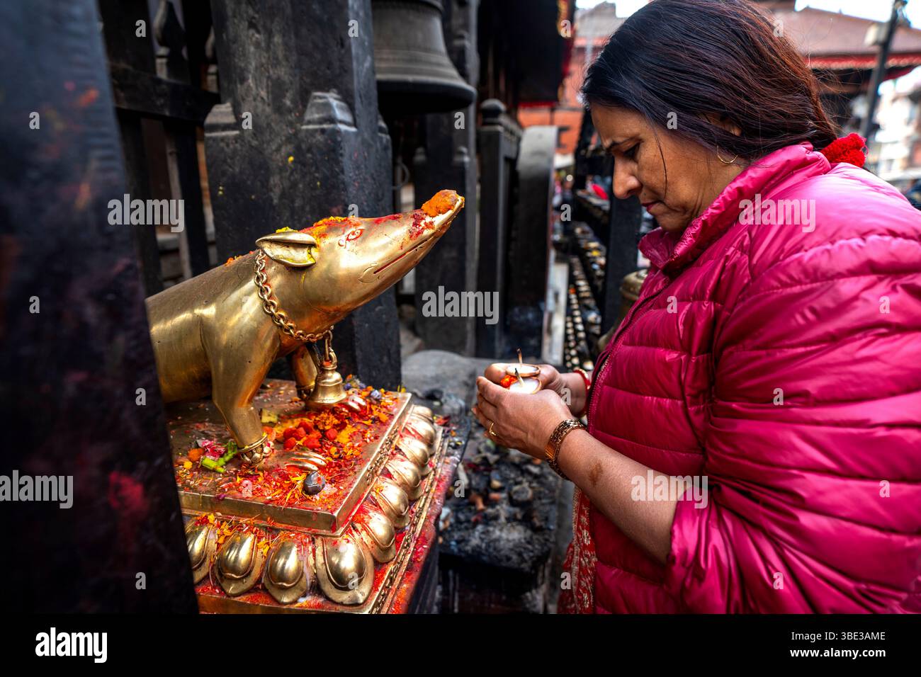 Nepal, Kathmandu, offerings to the rat God Mushika Stock Photo - Alamy