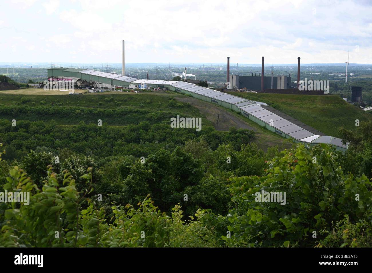 The Bottrop ski hall, Alpincenter Bottrop, with 640 meters the longest ...