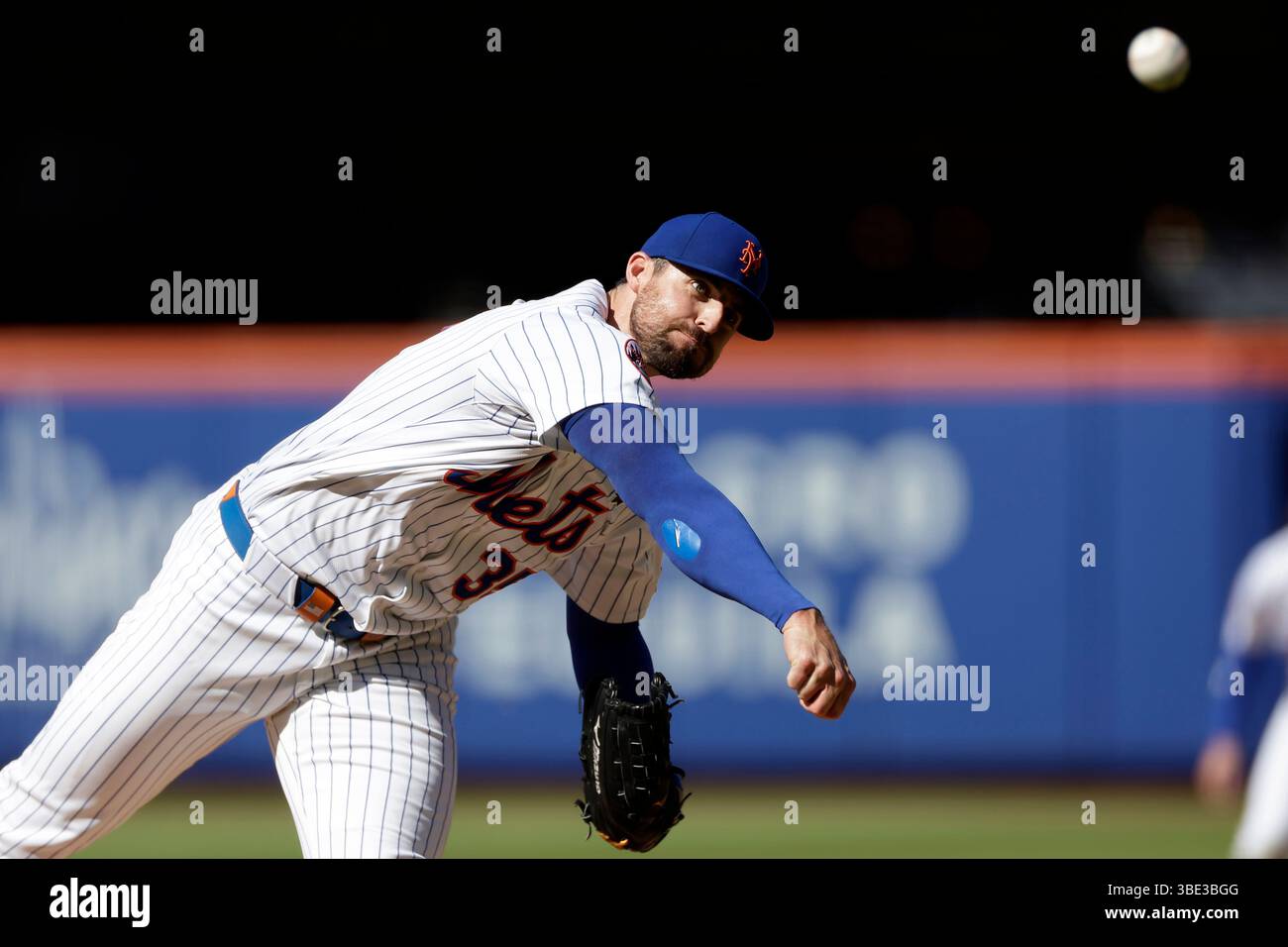 New York Mets pitcher Clay Holmes (35) throws during the second inning ...