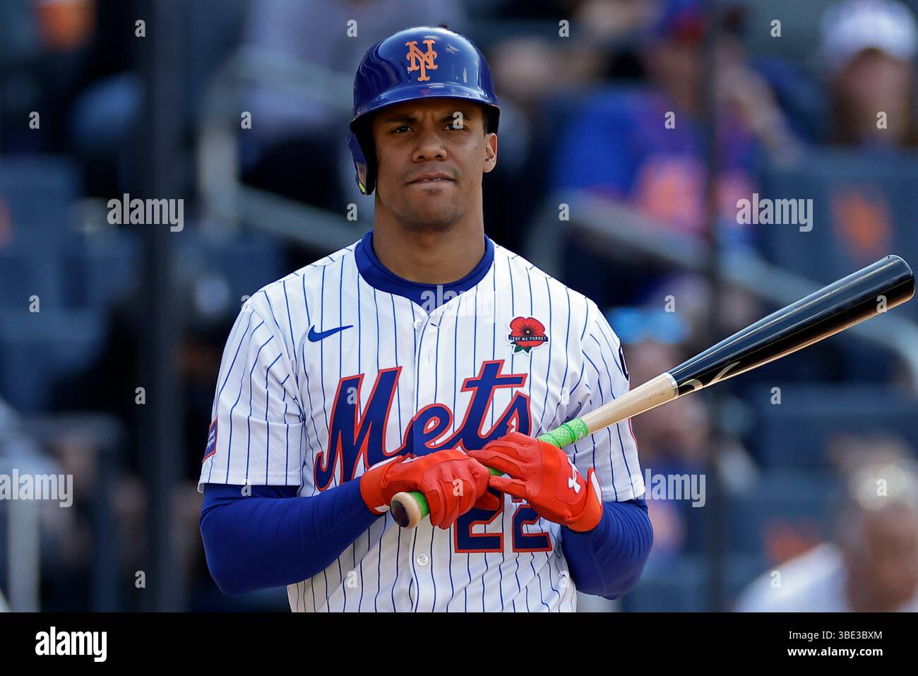 New York Mets' Juan Soto reacts during the fourth inning of a baseball ...