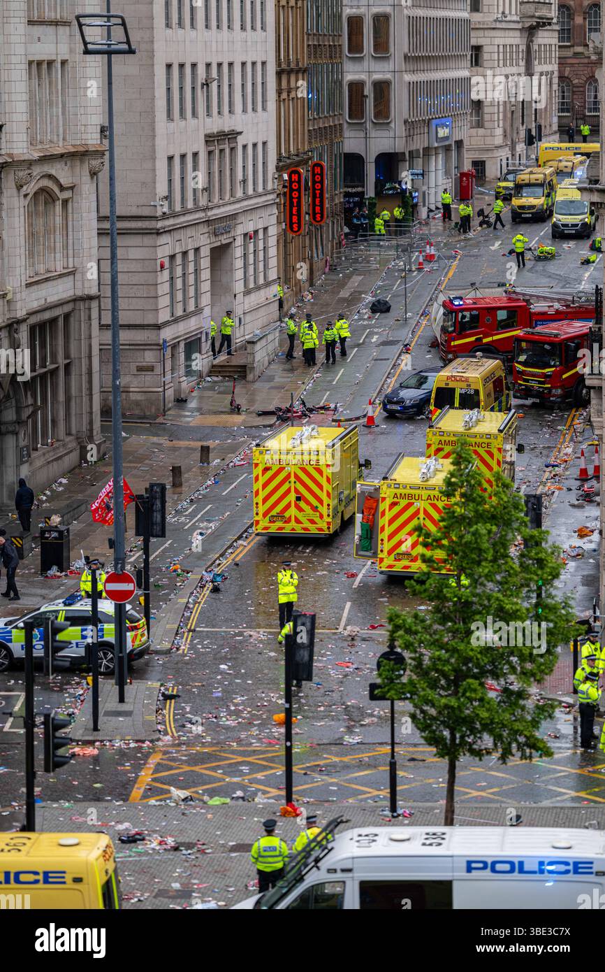 Liverpool, UK. 26th May, 2025. Police officers and emergency workers ...