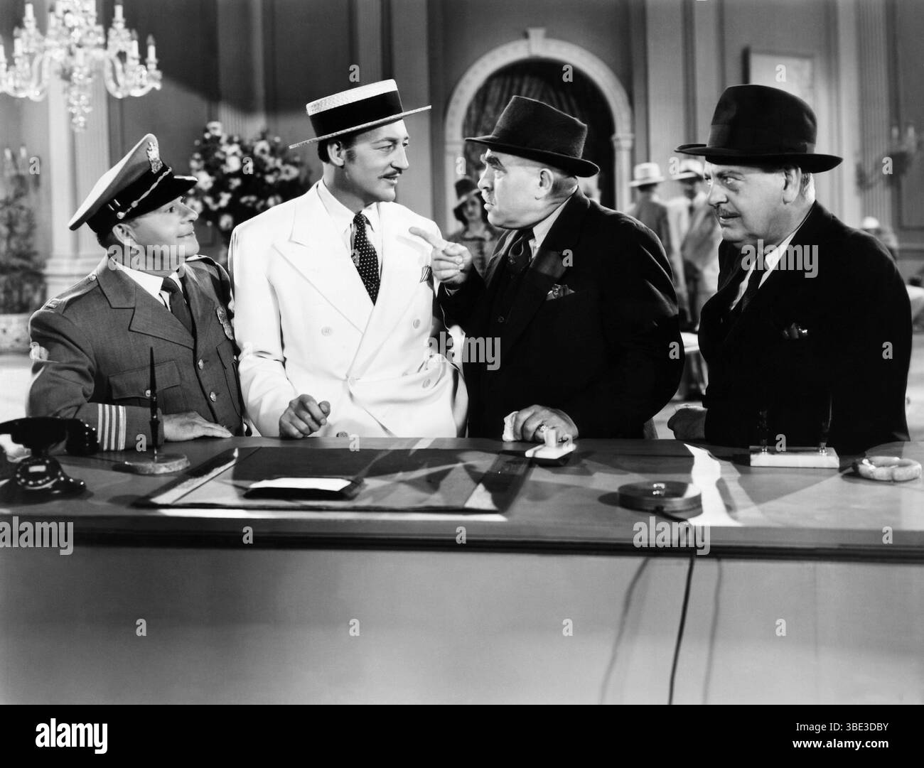 The Lone Wolf Keeps a Date Year : 1940 USA Director : Sidney Salkow ...