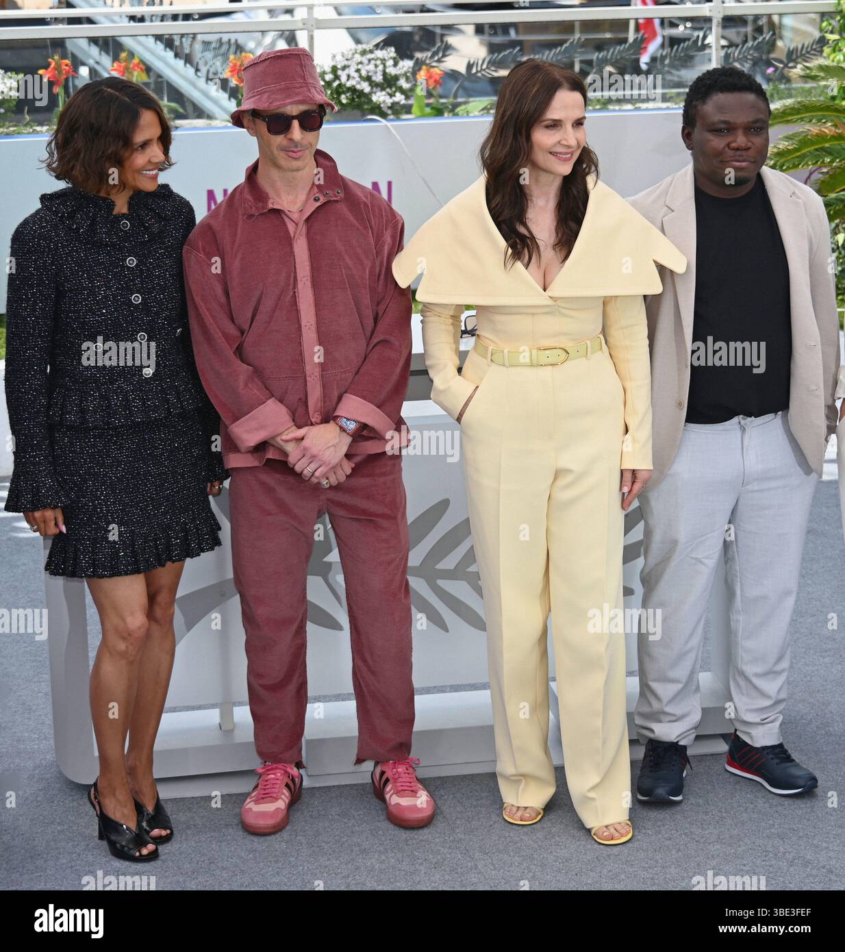 Halle Berry (in Chanel), Jeremy Strong (in Loro Piana), Juliette ...
