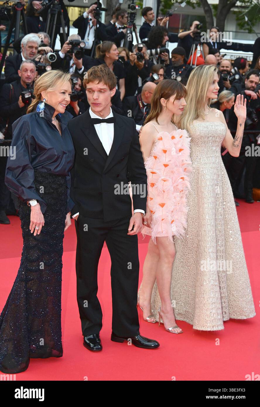 Caroline Scheufele, Finn Bennett, Marie Colomb, Angelina Jolie (in ...