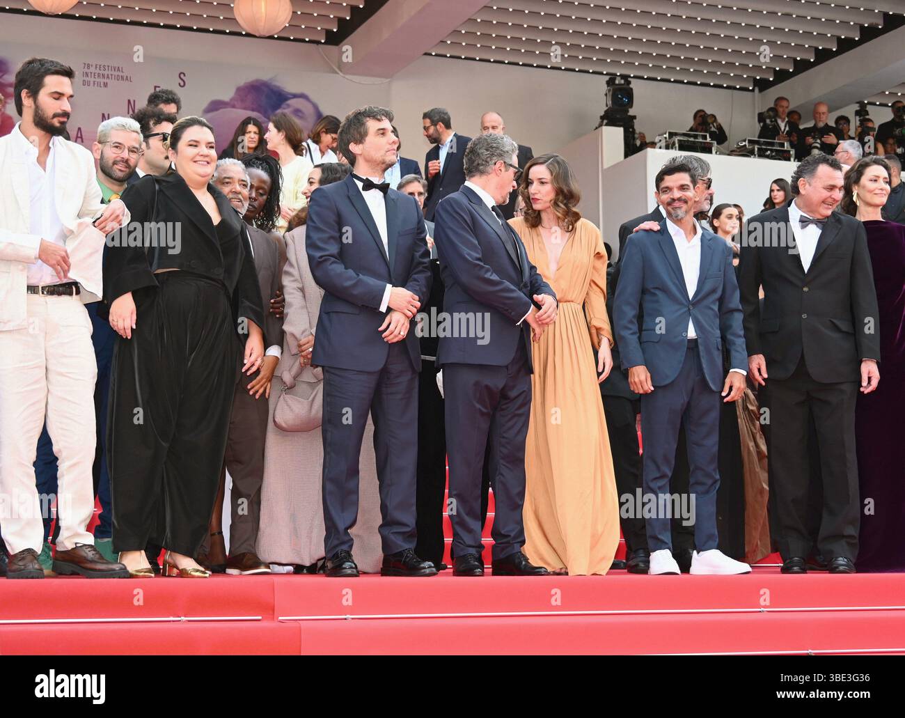 Cast and crew of the film 'The Secret Agent' ('O Agente Secreto'): Fred ...