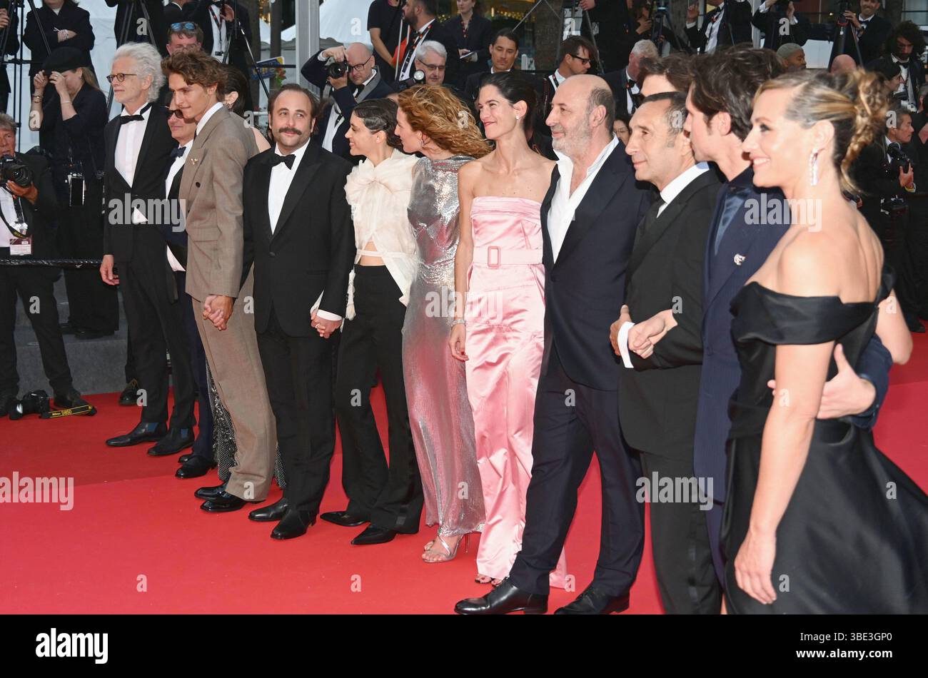 Cast and crew of the film: Santiago Amigorena, Vassili Schneider ...