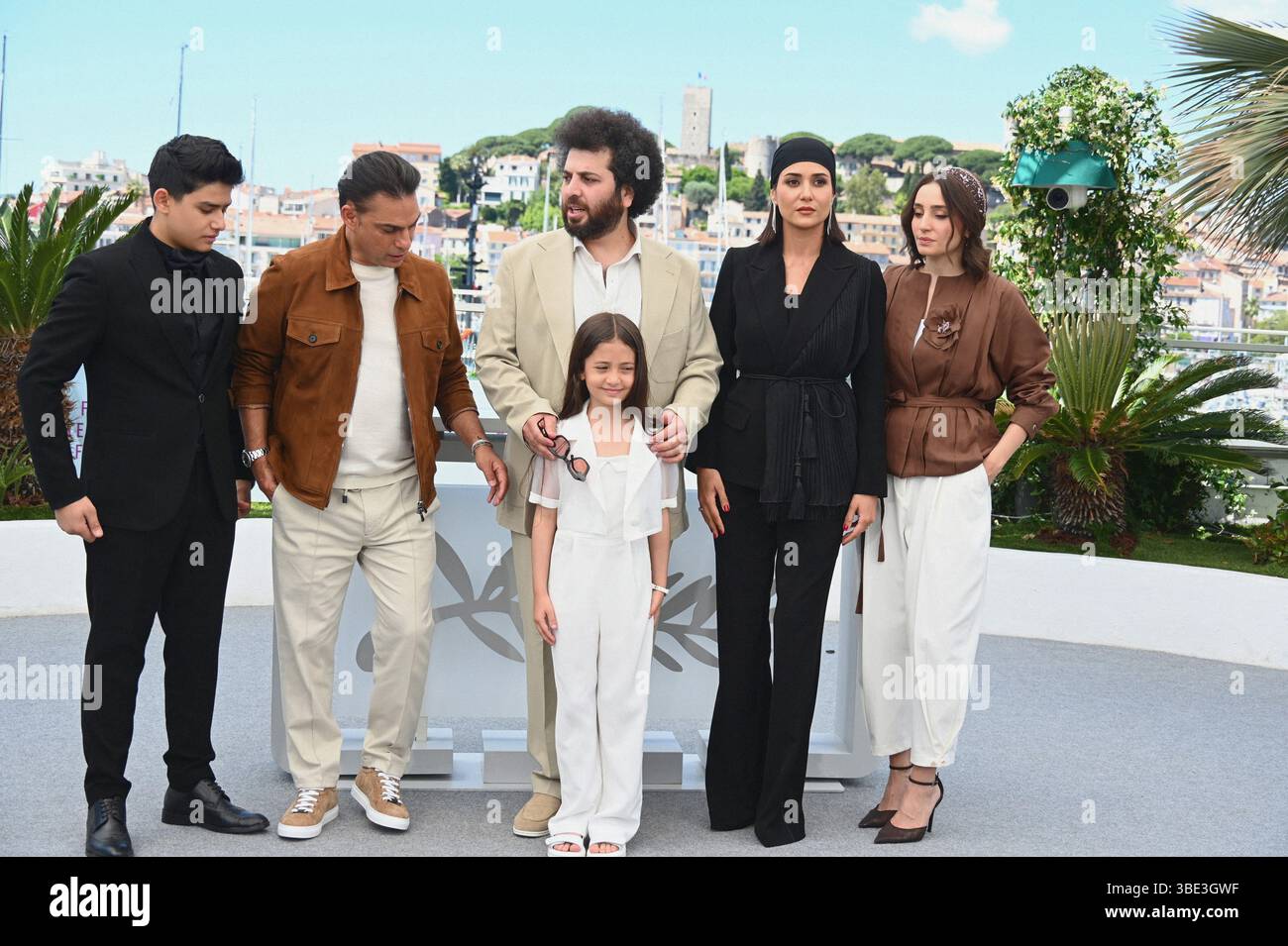 Cast and crew of the film: Sinan Mohebi, Payman Maadi, Arshida ...