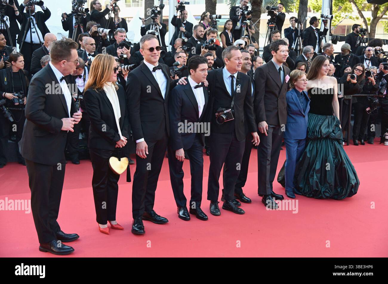 Cast and crew of the film: Amy Roth, Neil Kopp, John Magaro ...