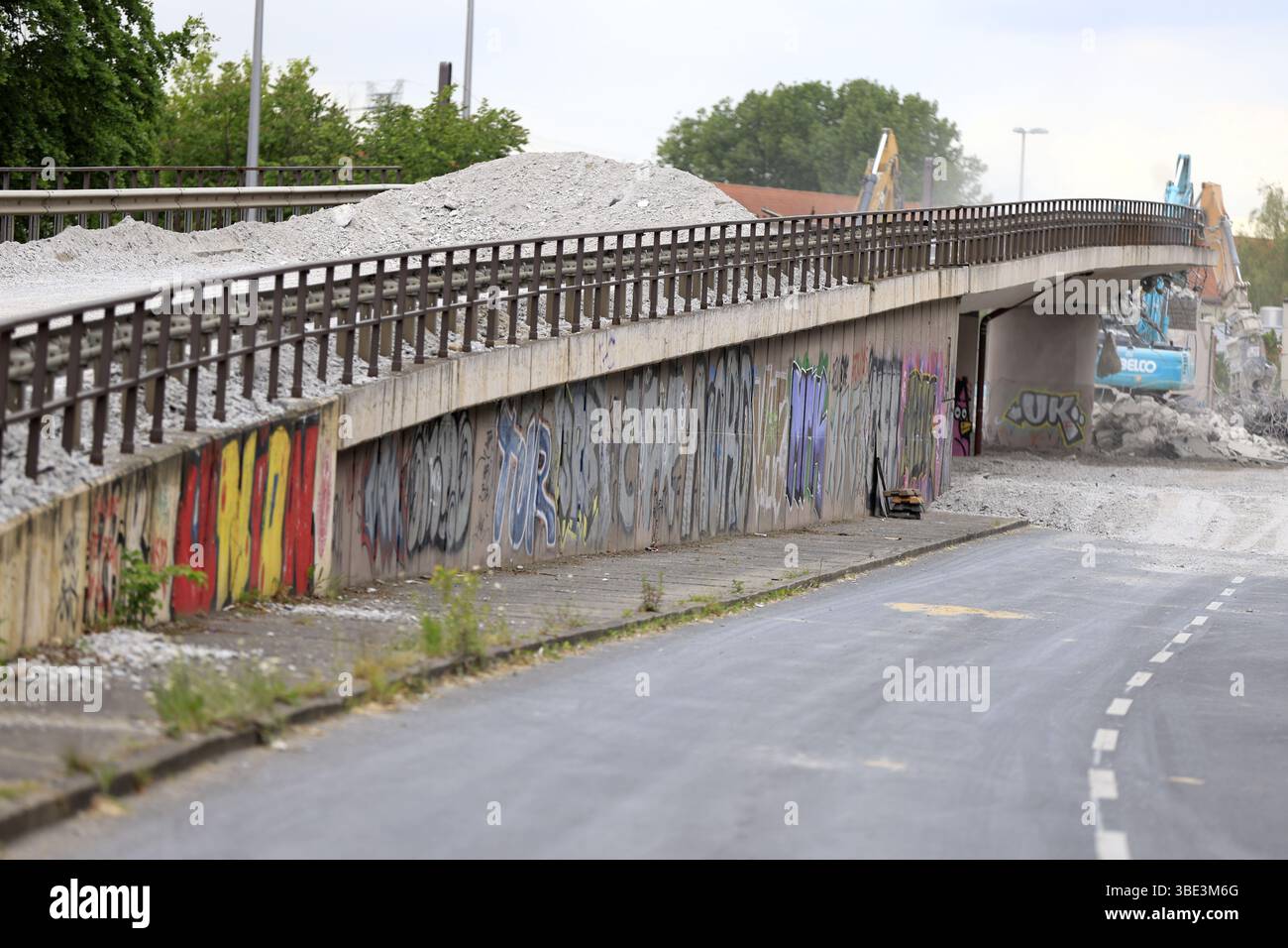 Berlin, Germany. 26th May, 2025. The damage to the bridge at Wuhlheide ...