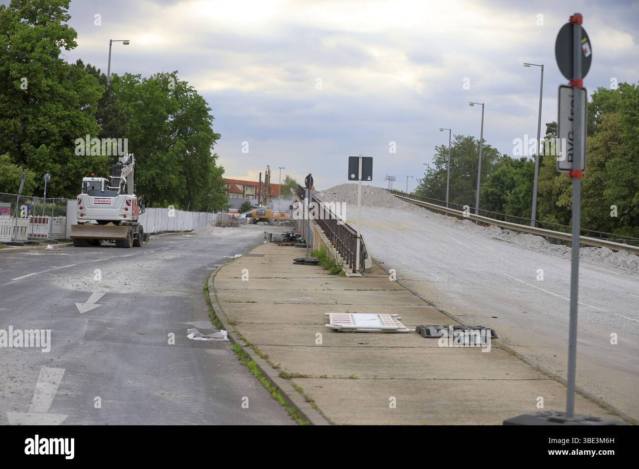Berlin, Germany. 26th May, 2025. The damage to the bridge at Wuhlheide ...